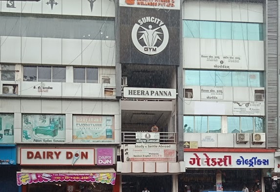 Best Shopping Malls In Surat for shopping | Top Shopping malls in Surat ...